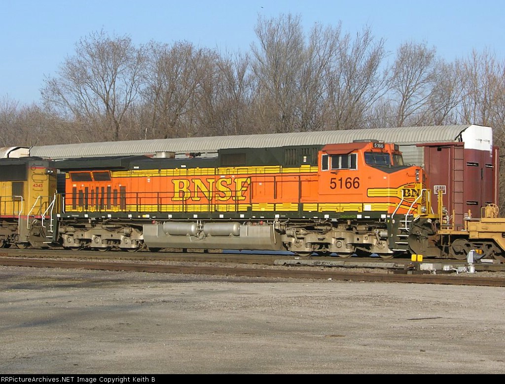 BNSF 5166